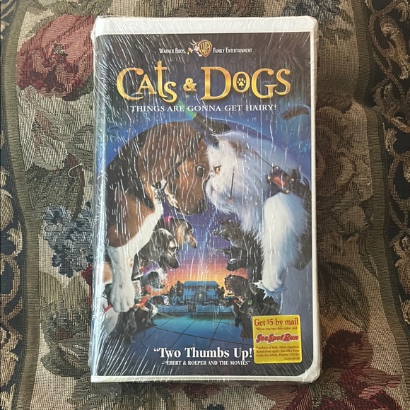 warner brothers | Other | Vintage Cats And Dogs Vhs 20 Jeff Goldblum ...